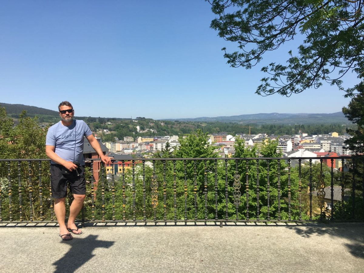 CAMINO FRANCES – Big Cities (6) – Wet and Dusty Roads