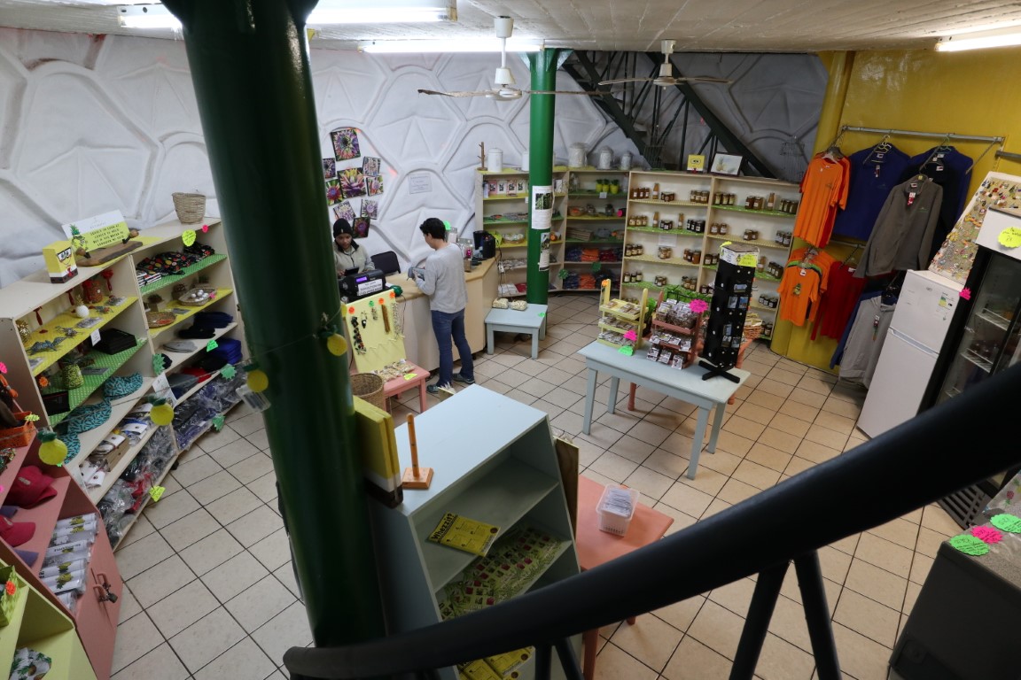 World’s biggest pineapple building, Bathurst (South Africa) – Wet and ...