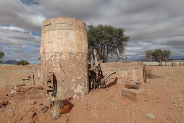 Namibia (8) – NamibRand Family Hideout – Wet and Dusty Roads